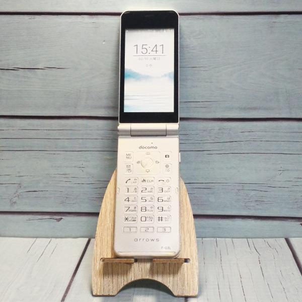 商品は本体（バッテリー内蔵）のみです。その他の付属品はありませんのでご注意ください。【特記事項】なし。【バッテリー性能】著しい性能低下がないことを確認しています（OSからの性能確認不可）【液晶の状態】擦り傷とボタン痕、若干の色むらがみられま...