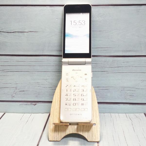 商品は本体（バッテリー内蔵）のみです。その他の付属品はありませんのでご注意ください。【特記事項】なし。【バッテリー性能】著しい性能低下がないことを確認しています（OSからの性能確認不可）【液晶の状態】擦り傷とボタン痕、内部?がれ、内部汚れ、...