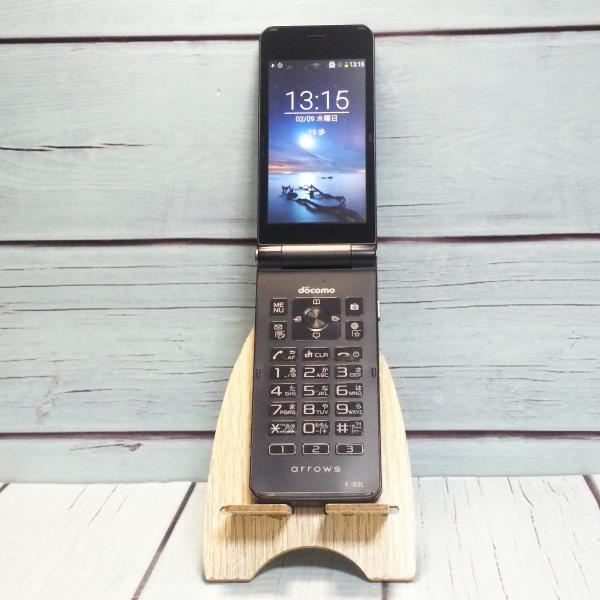 商品は本体（バッテリー内蔵）のみです。その他の付属品はありませんのでご注意ください。【特記事項】なし。【バッテリー性能】著しい性能低下がないことを確認しています（OSからの性能確認不可）【液晶の状態】擦り傷とボタン痕、うっすらと赤みがかった...