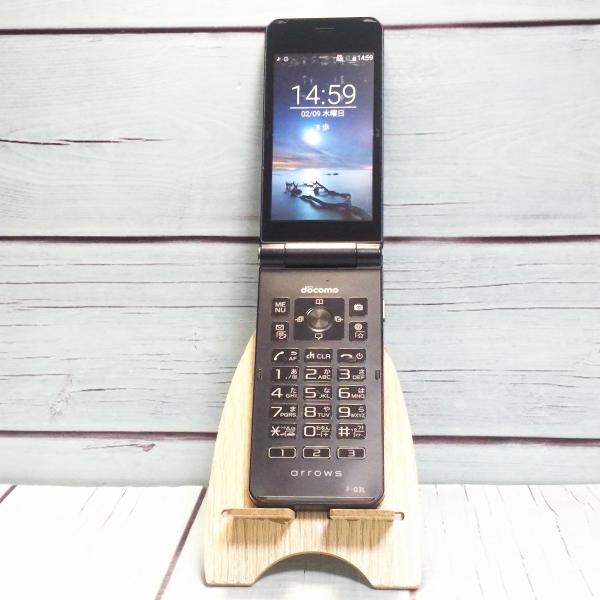 商品は本体（バッテリー内蔵）のみです。その他の付属品はありませんのでご注意ください。【特記事項】なし。【バッテリー性能】著しい性能低下がないことを確認しています（OSからの性能確認不可）【液晶の状態】擦り傷とボタン痕、色むらがみられますが、...