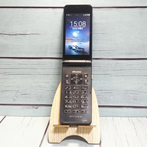 商品は本体（バッテリー内蔵）のみです。その他の付属品はありませんのでご注意ください。【特記事項】なし。【バッテリー性能】著しい性能低下がないことを確認しています（OSからの性能確認不可）【液晶の状態】ボタン痕と色むら、右側に若干の表示不良が...