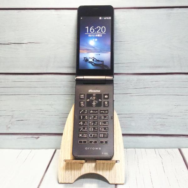 商品は本体（バッテリー内蔵）のみです。その他の付属品はありませんのでご注意ください。【特記事項】なし。【バッテリー性能】著しい性能低下がないことを確認しています（OSからの性能確認不可）【液晶の状態】若干の擦り傷と内部?がれ、うっすらと赤み...