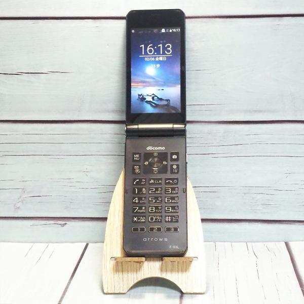 商品は本体（バッテリー内蔵）のみです。その他の付属品はありませんのでご注意ください。【特記事項】なし。【バッテリー性能】著しい性能低下がないことを確認しています（OSからの性能確認不可）【液晶の状態】擦り傷とボタン痕、うっすらと赤みがかった...