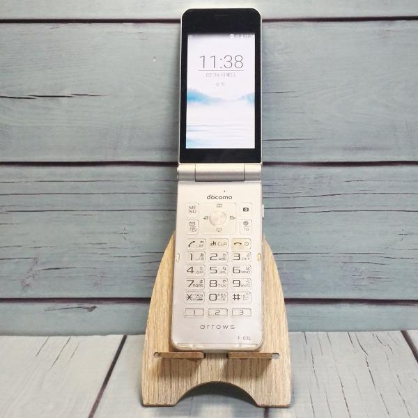 商品は本体（バッテリー内蔵）のみです。その他の付属品はありませんのでご注意ください。【特記事項】なし。【バッテリー性能】著しい性能低下がないことを確認しています（OSからの性能確認不可）【液晶の状態】擦り傷と内部剥がれ、色むらがみられますが...