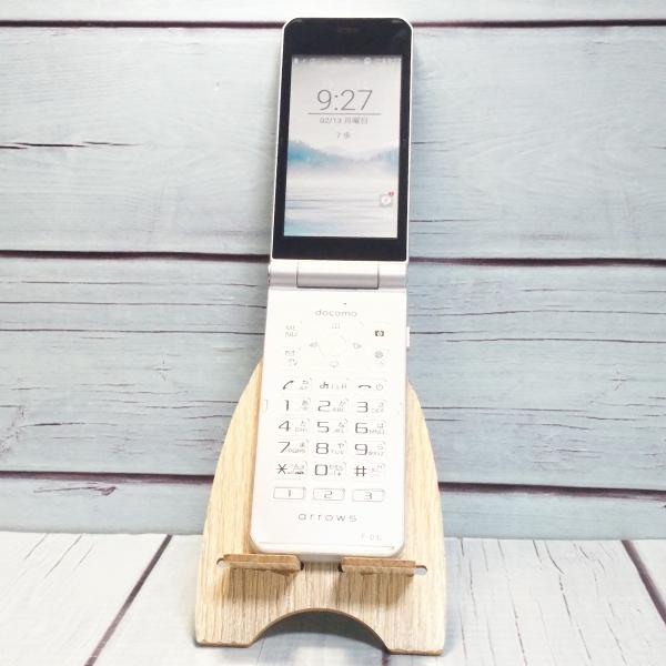 商品は本体（バッテリー内蔵）のみです。その他の付属品はありませんのでご注意ください。【特記事項】なし。【バッテリー性能】著しい性能低下がないことを確認しています（OSからの性能確認不可）【液晶の状態】ボタン痕と内部剥がれ、うっすらと赤みがか...