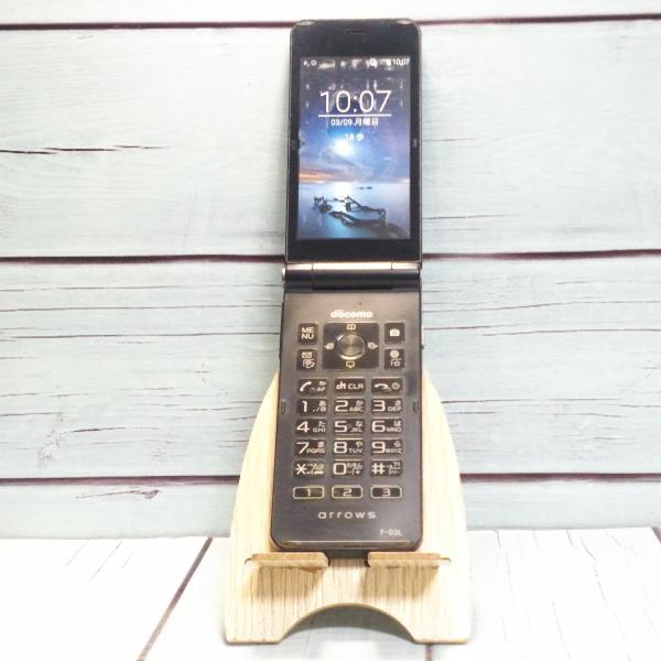 商品は本体（バッテリー内蔵）のみです。その他の付属品はありませんのでご注意ください。【特記事項】液晶の状態が良くないため訳あり品としてお安めに販売中です。また、SIMトレーにヒビがみられますが、SIMの挿入に影響はありません。【バッテリー性...