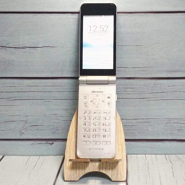 商品は本体（バッテリー内蔵）のみです。その他の付属品はありませんのでご注意ください。【特記事項】なし。【バッテリー性能】著しい性能低下がないことを確認しています（OSからの性能確認不可）【液晶の状態】擦り傷とボタン痕、色むらがみられます。画...