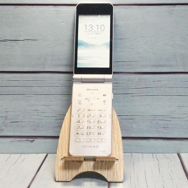 商品は本体（バッテリー内蔵）のみです。その他の付属品はありませんのでご注意ください。【特記事項】なし。【バッテリー性能】著しい性能低下がないことを確認しています（OSからの性能確認不可）【液晶の状態】擦り傷とボタン痕、内部汚れ、色むらがみら...