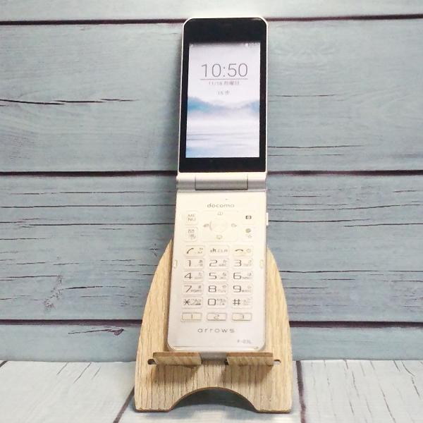 商品は本体（バッテリー内蔵）のみです。その他の付属品はありませんのでご注意ください。【特記事項】なし。【バッテリー性能】著しい性能低下がないことを確認しています（OSからの性能確認不可）【液晶の状態】擦り傷とボタン痕、内部汚れ、色むらがみら...