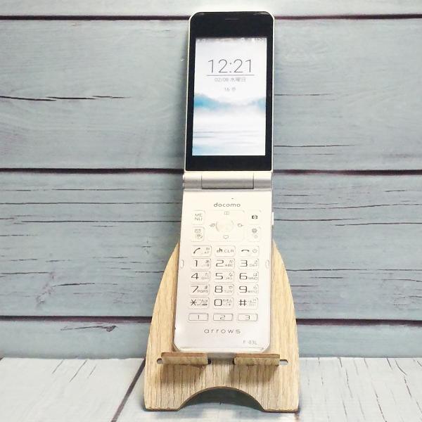 商品は本体（バッテリー内蔵）のみです。その他の付属品はありませんのでご注意ください。【特記事項】なし。【バッテリー性能】著しい性能低下がないことを確認しています（OSからの性能確認不可）【液晶の状態】擦り傷とボタン痕、色むらがみられますが、...