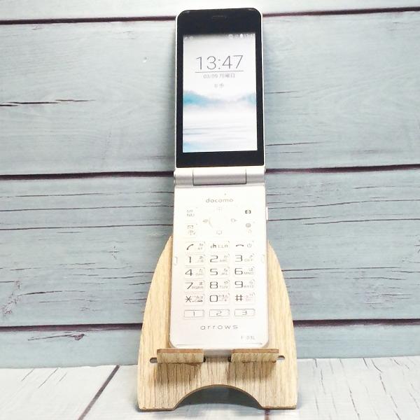 商品は本体（バッテリー内蔵）のみです。その他の付属品はありませんのでご注意ください。【特記事項】なし。【バッテリー性能】著しい性能低下がないことを確認しています（OSからの性能確認不可）【液晶の状態】擦り傷と内部汚れ、薄っすらと赤みがかった...