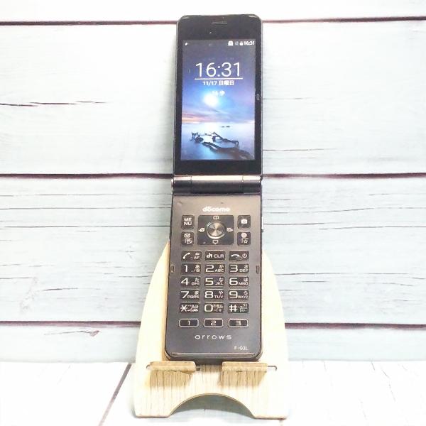 商品は本体（バッテリー内蔵）のみです。その他の付属品はありませんのでご注意ください。【特記事項】なし。【バッテリー性能】著しい性能低下がないことを確認しています（OSからの性能確認不可）【液晶の状態】ボタン痕と内部剥がれ、赤みがかった色むら...