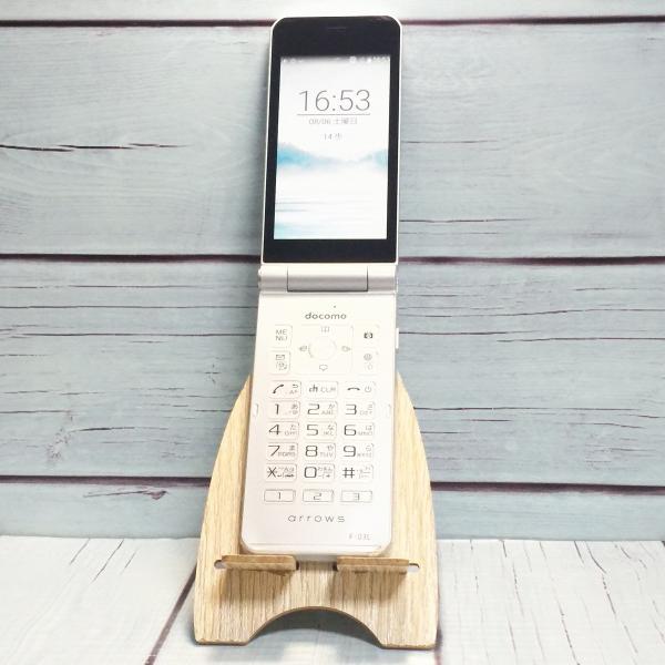 商品は本体（バッテリー内蔵）のみです。その他の付属品はありませんのでご注意ください。【特記事項】なし。【バッテリー性能】著しい性能低下がないことを確認しています（OSからの性能確認不可）【液晶の状態】擦り傷とボタン痕、内部?がれ、薄っすらと...