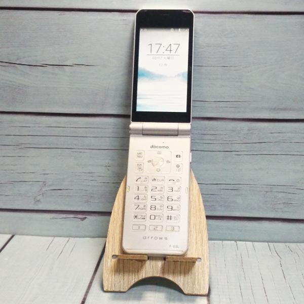 商品は本体（バッテリー内蔵）のみです。その他の付属品はありませんのでご注意ください。【特記事項】なし。【バッテリー性能】著しい性能低下がないことを確認しています（OSからの性能確認不可）【液晶の状態】ボタン痕と薄っすらと赤みがかった色むらが...