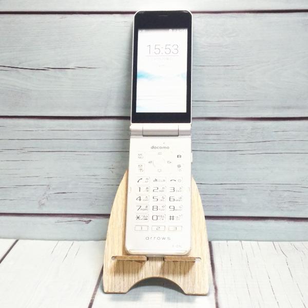 商品は本体（バッテリー内蔵）のみです。その他の付属品はありませんのでご注意ください。【特記事項】なし。【バッテリー性能】著しい性能低下がないことを確認しています（OSからの性能確認不可）【液晶の状態】若干の傷と色むらがみられますが、液晶ON...