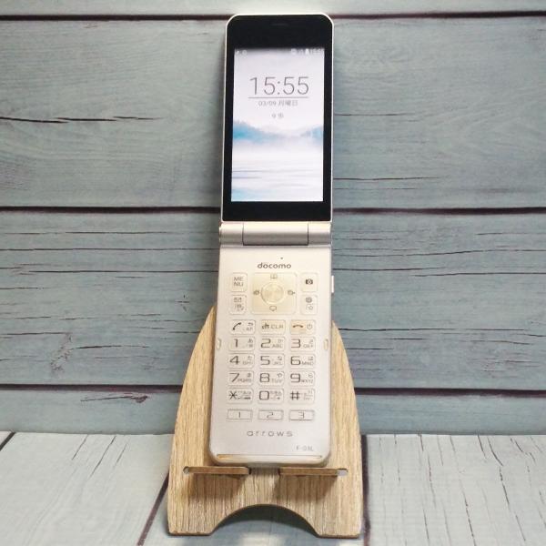 商品は本体（バッテリー内蔵）のみです。その他の付属品はありませんのでご注意ください。【特記事項】なし。【バッテリー性能】著しい性能低下がないことを確認しています（OSからの性能確認不可）【液晶の状態】色むらと若干のボタン痕、液晶不良がみられ...