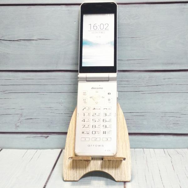 商品は本体（バッテリー内蔵）のみです。その他の付属品はありませんのでご注意ください。【特記事項】なし。【バッテリー性能】著しい性能低下がないことを確認しています（OSからの性能確認不可）【液晶の状態】擦り傷とボタン痕、内部汚れと色むらがみら...