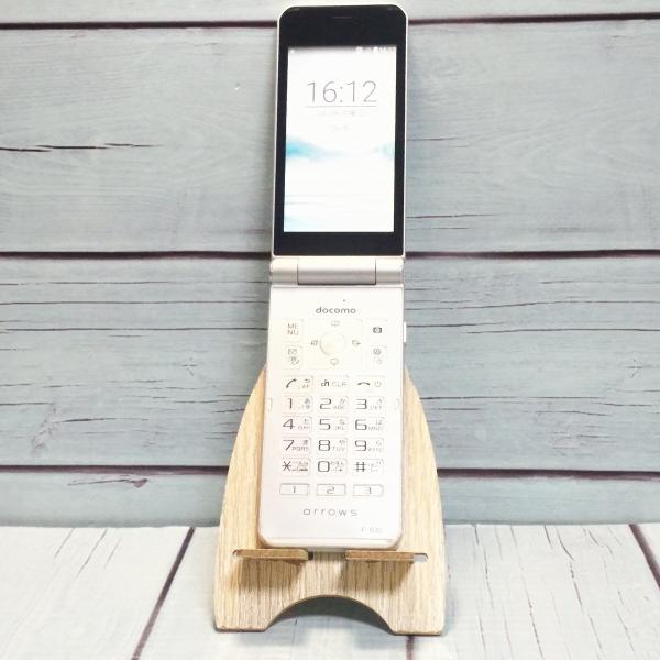 商品は本体（バッテリー内蔵）のみです。その他の付属品はありませんのでご注意ください。【特記事項】なし。【バッテリー性能】著しい性能低下がないことを確認しています（OSからの性能確認不可）【液晶の状態】若干の擦り傷と内部汚れ、赤みがかった色む...