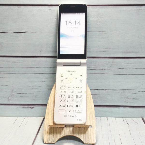 商品は本体（バッテリー内蔵）のみです。その他の付属品はありませんのでご注意ください。【特記事項】なし。【バッテリー性能】著しい性能低下がないことを確認しています（OSからの性能確認不可）【液晶の状態】若干の擦り傷とボタン痕、薄っすらと赤みが...