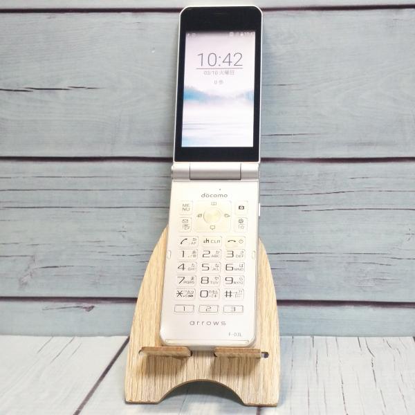 商品は本体（バッテリー内蔵）のみです。その他の付属品はありませんのでご注意ください。【特記事項】なし。【バッテリー性能】著しい性能低下がないことを確認しています（OSからの性能確認不可）【液晶の状態】若干の擦り傷とボタン痕、薄っすらと赤みが...