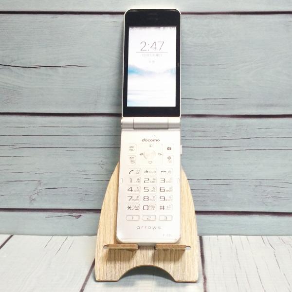 商品は本体（バッテリー内蔵）のみです。その他の付属品はありませんのでご注意ください。【特記事項】なし。【バッテリー性能】著しい性能低下がないことを確認しています（OSからの性能確認不可）【液晶の状態】ボタン痕と内部汚れ、色むらがみられます。...