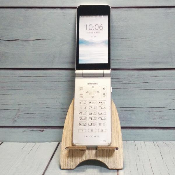 商品は本体（バッテリー内蔵）のみです。その他の付属品はありませんのでご注意ください。【特記事項】なし。【バッテリー性能】著しい性能低下がないことを確認しています（OSからの性能確認不可）【液晶の状態】擦り傷とボタン痕、赤みがかった色むらがみ...