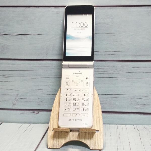 商品は本体（バッテリー内蔵）のみです。その他の付属品はありませんのでご注意ください。【特記事項】なし。【バッテリー性能】著しい性能低下がないことを確認しています（OSからの性能確認不可）【液晶の状態】擦り傷とボタン痕、内部?がれと赤みがかっ...