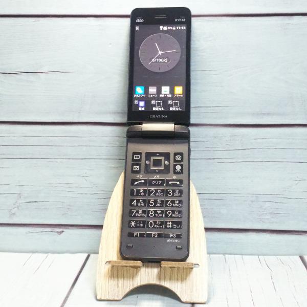 ネットワーク判定○のため安心してお使いいただけます。商品は本体（バッテリー内蔵）のみです。その他の付属品はありませんのでご注意ください。【特記事項】充電部付近に割れがみられますが、充電に支障はありません。また、サイドボタンがカタカタしますが...