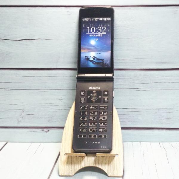 商品は本体（バッテリー内蔵）のみです。その他の付属品はありませんのでご注意ください。【特記事項】なし。【バッテリー性能】著しい性能低下がないことを確認しています（OSからの性能確認不可）【液晶の状態】擦り傷とボタン痕、色むらがみられます。画...