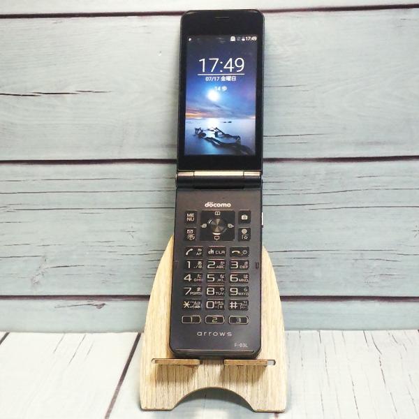 商品は本体（バッテリー内蔵）のみです。その他の付属品はありませんのでご注意ください。【特記事項】なし。【バッテリー性能】著しい性能低下がないことを確認しています（OSからの性能確認不可）【液晶の状態】擦り傷とボタン痕、薄っすらと赤みがかった...