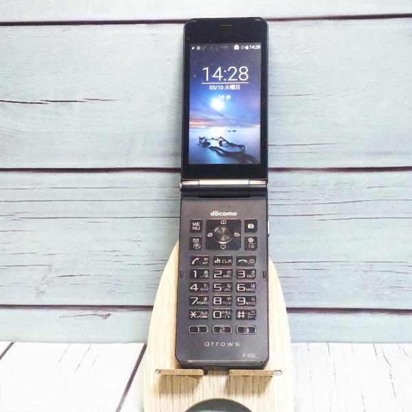 商品は本体（バッテリー内蔵）のみです。その他の付属品はありませんのでご注意ください。【特記事項】なし。【バッテリー性能】著しい性能低下がないことを確認しています（OSからの性能確認不可）【液晶の状態】傷とボタン痕、薄っすらと赤みがかった色む...