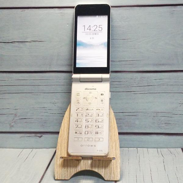 商品は本体（バッテリー内蔵）のみです。その他の付属品はありませんのでご注意ください。【特記事項】なし。【バッテリー性能】著しい性能低下がないことを確認しています（OSからの性能確認不可）【液晶の状態】擦り傷とボタン痕、赤みがかった色むらがみ...