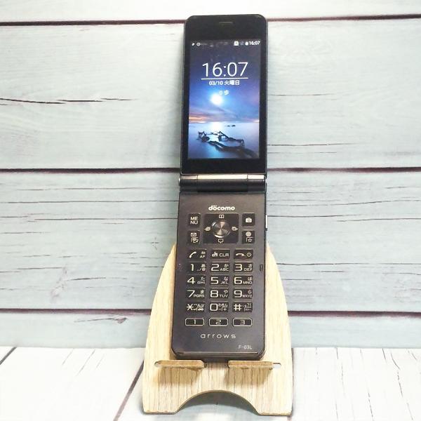 商品は本体（バッテリー内蔵）のみです。その他の付属品はありませんのでご注意ください。【特記事項】なし。【バッテリー性能】著しい性能低下がないことを確認しています（OSからの性能確認不可）【液晶の状態】擦り傷とボタン痕、薄っすらと赤みがかった...