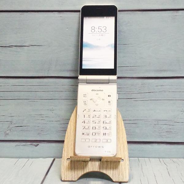 商品は本体（バッテリー内蔵）のみです。その他の付属品はありませんのでご注意ください。【特記事項】なし。【バッテリー性能】著しい性能低下がないことを確認しています（OSからの性能確認不可）【液晶の状態】ボタン痕と赤みがかった色むらがみられます...