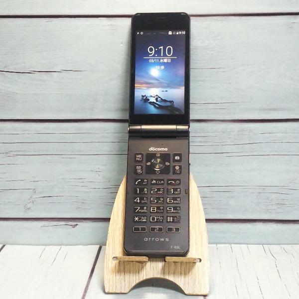 商品は本体（バッテリー内蔵）のみです。その他の付属品はありませんのでご注意ください。【特記事項】なし。【バッテリー性能】著しい性能低下がないことを確認しています（OSからの性能確認不可）【液晶の状態】擦り傷とボタン痕、色むらと表示不良がみら...