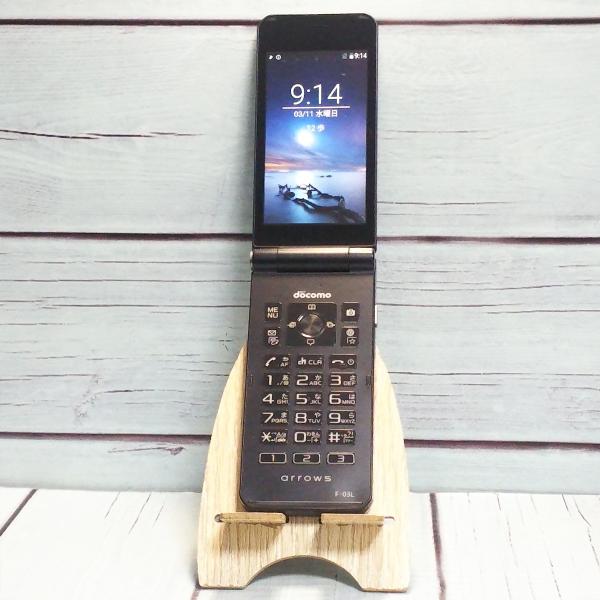 商品は本体（バッテリー内蔵）のみです。その他の付属品はありませんのでご注意ください。【特記事項】なし。【バッテリー性能】著しい性能低下がないことを確認しています（OSからの性能確認不可）【液晶の状態】擦り傷とボタン痕、薄っすらと赤みがかった...