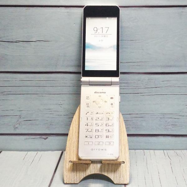 商品は本体（バッテリー内蔵）のみです。その他の付属品はありませんのでご注意ください。【特記事項】なし。【バッテリー性能】著しい性能低下がないことを確認しています（OSからの性能確認不可）【液晶の状態】ボタン痕と薄っすらと赤みがかった色むらが...