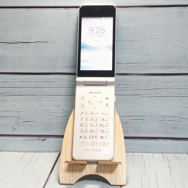 商品は本体（バッテリー内蔵）のみです。その他の付属品はありませんのでご注意ください。【特記事項】なし。【バッテリー性能】著しい性能低下がないことを確認しています（OSからの性能確認不可）【液晶の状態】擦り傷とボタン痕、薄っすらと赤みがかった...