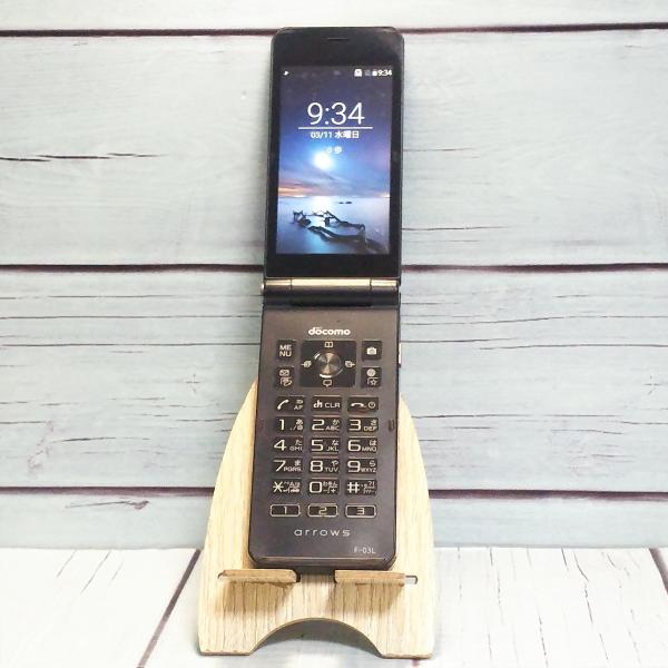 商品は本体（バッテリー内蔵）のみです。その他の付属品はありませんのでご注意ください。【特記事項】なし。【バッテリー性能】著しい性能低下がないことを確認しています（OSからの性能確認不可）【液晶の状態】傷とボタン痕、薄っすらと赤みがかった色む...