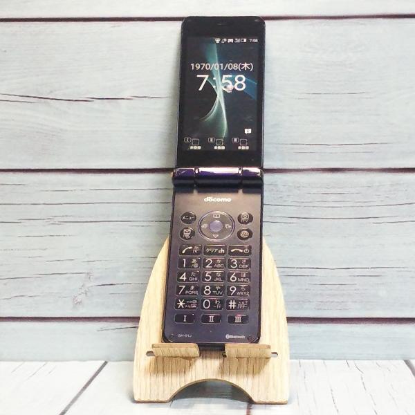 ネットワーク判定○。商品は本体（バッテリー内蔵）のみです。その他の付属品はありませんのでご注意ください。【特記事項】なし。【バッテリー性能】著しい性能低下がないことを確認しています（OSからの性能確認不可）【液晶の状態】擦り傷とボタン痕、薄...