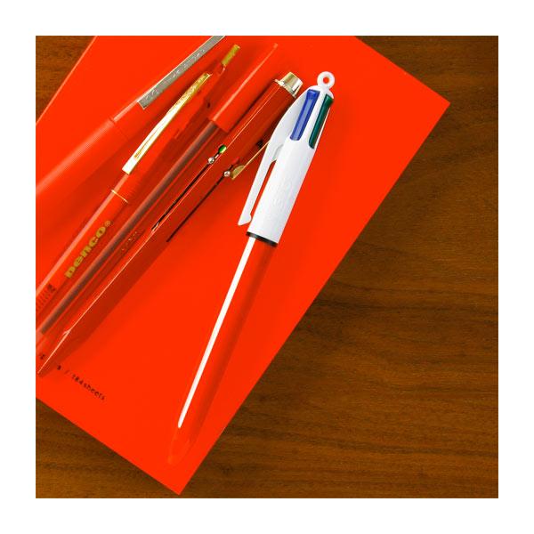 BIC(ビック)の4色ボールペンです。定番中の定番ともいえるBICの4色ボールペンです。人気の秘密は愛嬌のあるデザインとその機能性。スムーズなペン先の切り替えや滑らかな書き味は発売から40年経った今も変わらず愛され続けています。 SIZE：...
