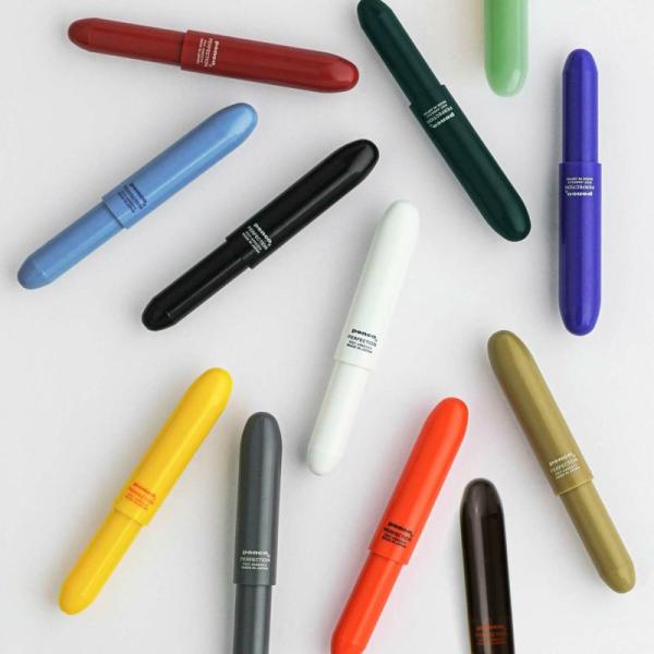pencoオリジナルのバレット(弾丸)型のボールペンに重さ8gのライトモデルが登場です。シンプルな美しいフォルムで、筆記時は握りやすく携帯時はコンパクトに。色展開も豊富で選ぶ楽しさがあります。ペン先は0.7ｍｍ、インク色は黒(油性)です。サ...