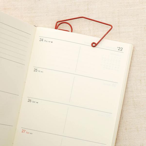 ページをめくるたびに自動的に開いたページを示す機能的なブックマーカー。裏表紙にクリップして、読んでいるページに先端をセットすればあとはページを開いていくだけでずっとマークを付けたまま使えます。 サイズ：パッケージ / 幅8.0 × 高さ11...