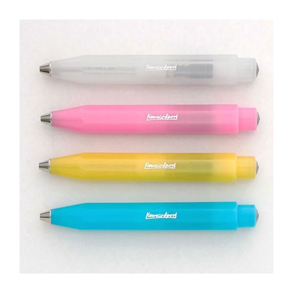 ドイツのペンメーカーKAWECO(カヴェコ）の復刻版であるCLASSIC SPORTSに新たに加わったフロストモデル。半透明ゆえのやわらかな色合いが魅力です。樹脂ボディで軽く、手のひらほどのずんぐりフォルム。太めの軸で握りやすく書き味も安定...