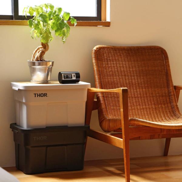 フタ付きでスタッキングもできるTHOR（ソー）のコンテナボックス22Lです。ロゴのデザインをリニューアルしました。インテリアの邪魔をしないカラーリングとシンプルなデザインが魅力。お部屋で衣類やお子様のおもちゃ入れとして使うのはもちろん、ガレ...