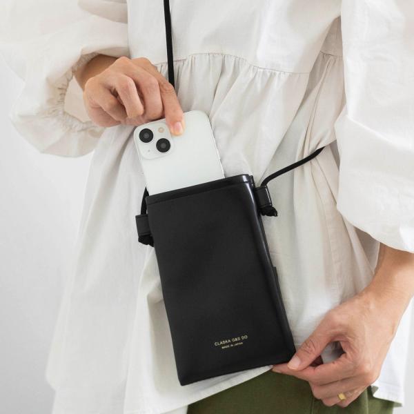 CLASKA Gallery &amp; Shop "DO" オリジナル「BANK」シリーズのモバイルポシェット。約45g と軽く、ポケットがない服のときにも便利です。内側はすべすべ、さらりとしたマットな質感。中身を出し入れしやすいようにあ...