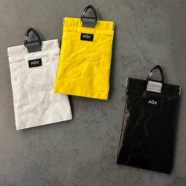 レシートやお菓子の包み紙などの小さなゴミを捨てられる携帯用ゴミ箱「POY(ポーイ)」です。近くにゴミ箱がないときに「とりあえず」入れておける便利グッズ。夜間に反射するリフレク素材にPE素材を組み合わせたシンプルデザインで、アウトドアシーンは...