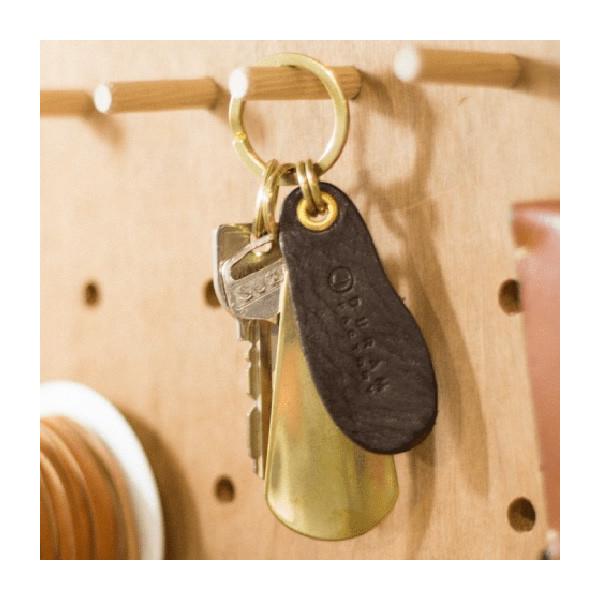 携帯するのに便利なキーホルダータイプの靴べら。鍵と一緒に持っておけるのでいつでも使えて便利です。真鍮無垢の靴べらにタンニン鞣しの革を付けています サイズ：パッケージ / 幅11.5 × 高さ2.0 × 奥行7.6 (cm)本体 / 幅11....