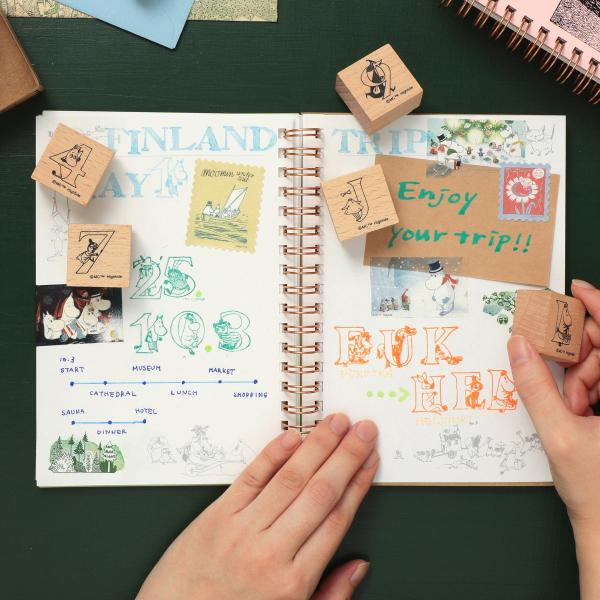旅先で見つけたお気に入りのスタンプを押して楽しめる、スタンプ収集のための専用ノート、ムーミンのスタンプブックです。裏写りしにくい中紙を使用し、駅や道の駅にあるご当地スタンプを集めたり、旅行の計画や思い出の記録に活躍するアイテムです。見開きの...