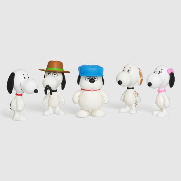 PEANUTS（ピーナッツ）のコミック・ストリップに登場する「スヌーピー」の可動式フィギュア。約9.5cmの手のひらサイズながら、頭や手足を動かして自由にポージングが楽しめます。スヌーピーの兄弟たちをラインアップした全6種類です。何が出るか...